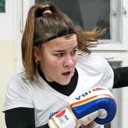 Nora Komjathi vs. Sarah Scheurich, Vujicic vs. Kaya | Boxing Bout ...