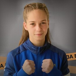 Chloe Cox vs. Anna Kurapatova, 2025 European Boxing U19 Championships ...