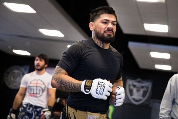 Israel Galvan ("El Huracan") | MMA Fighter Page | Tapology