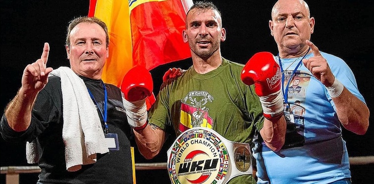 Fernando Heredia ("La Roca") | Boxer Page | Tapology