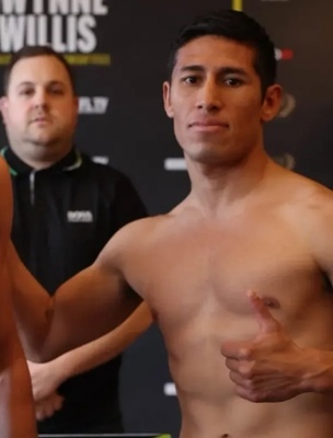 Fernando Valencia ("Chino") | Boxer Page | Tapology