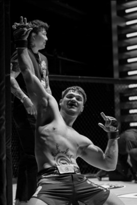 Robert Straight ("The Golden Boy") | MMA Fighter Page | Tapology
