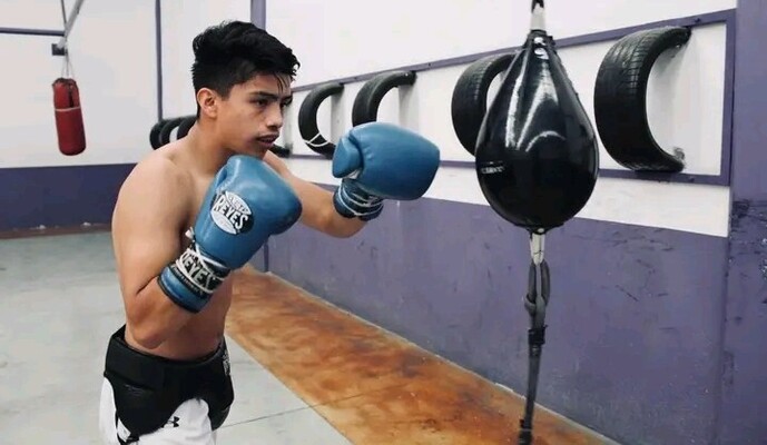 Erick Yahir López ("Paris") | Boxer Page | Tapology