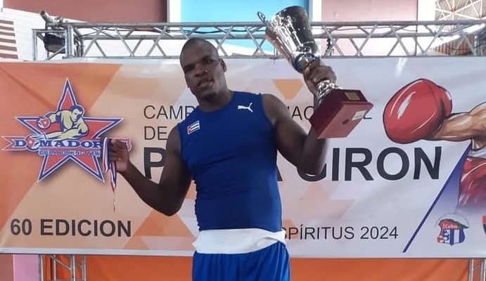 Adonis Bell Iznaga | Boxer Page | Tapology